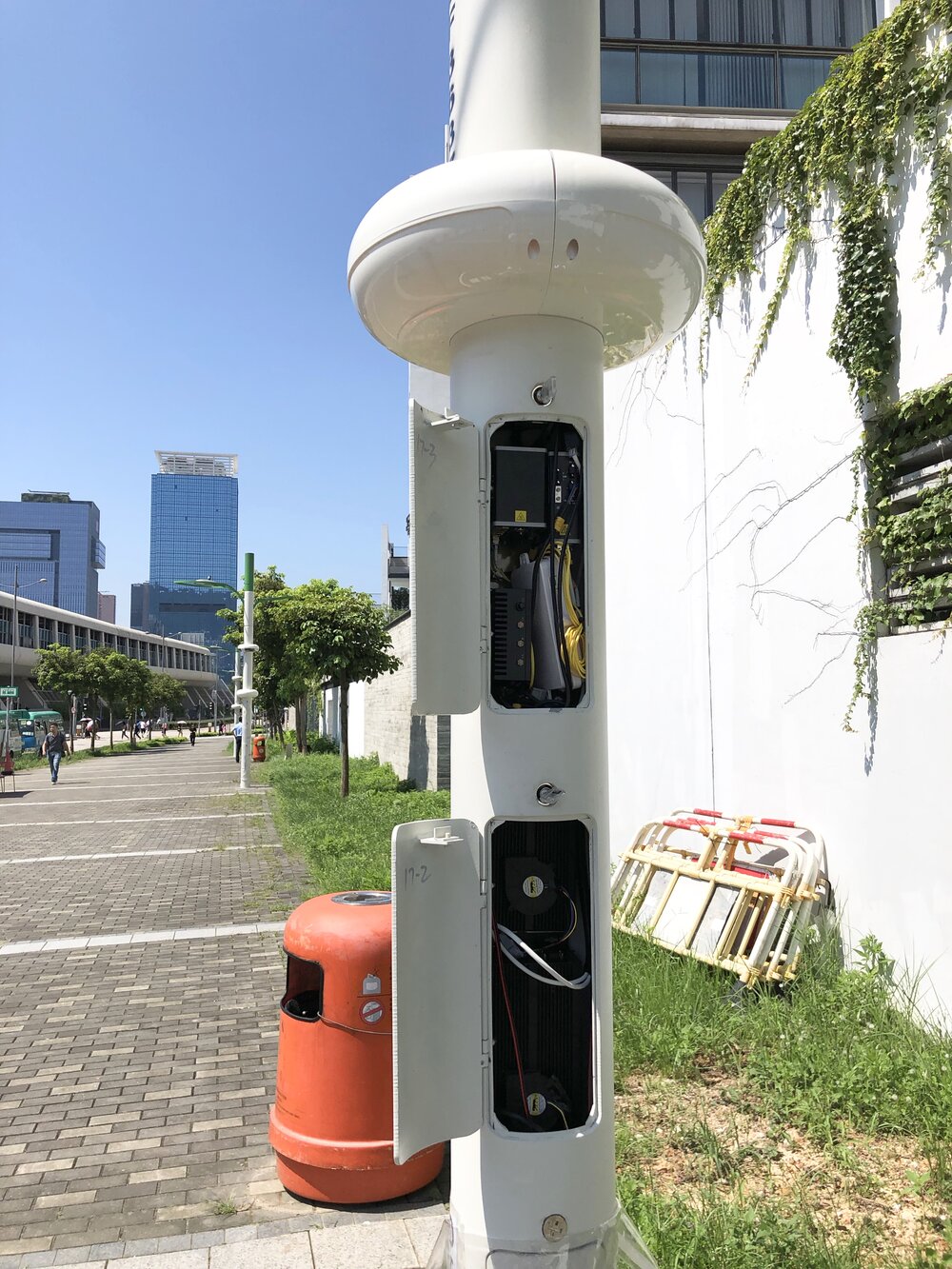 Smart Lampposts – n-hop technologies Limited